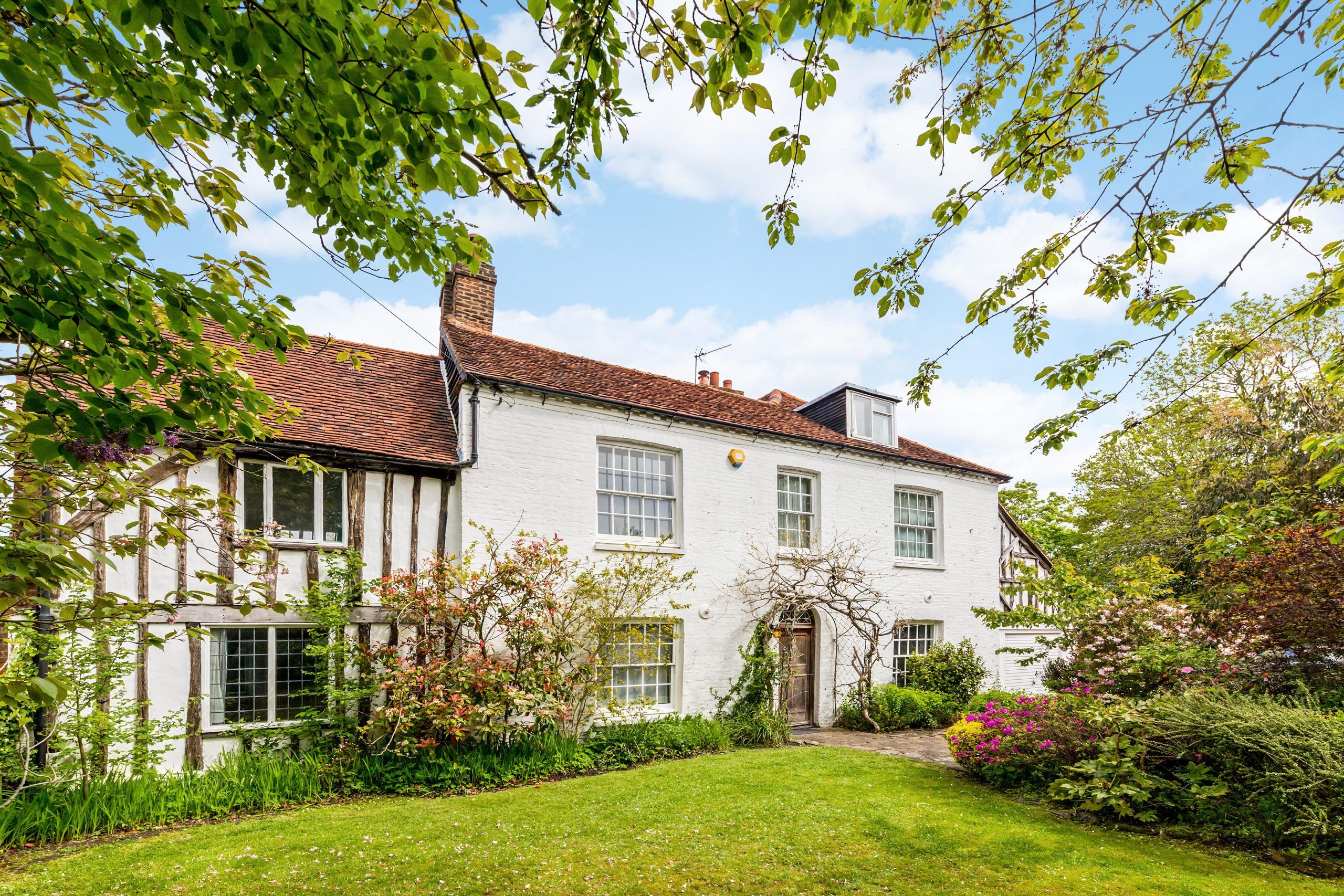 A charming chocolate box cottage for sale in an idyllic setting — and ...