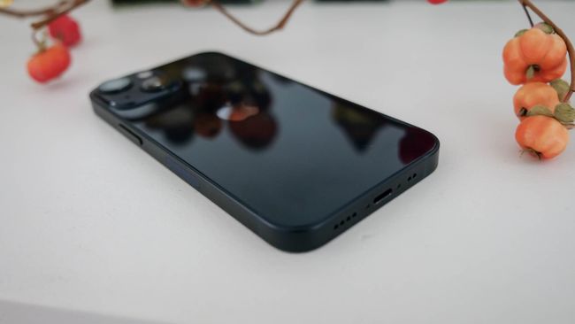 We gave the iPhone 13 mini a real-world battery life | Laptop Mag