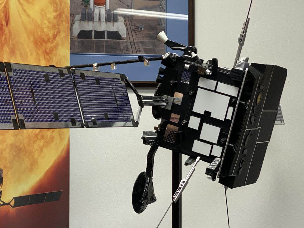 The Solar Orbiter up close: Inside the clean room with the next sun ...