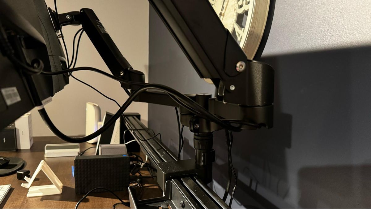 Corsair Platform:6 Standing Desk Review: Premium Design with a Price ...