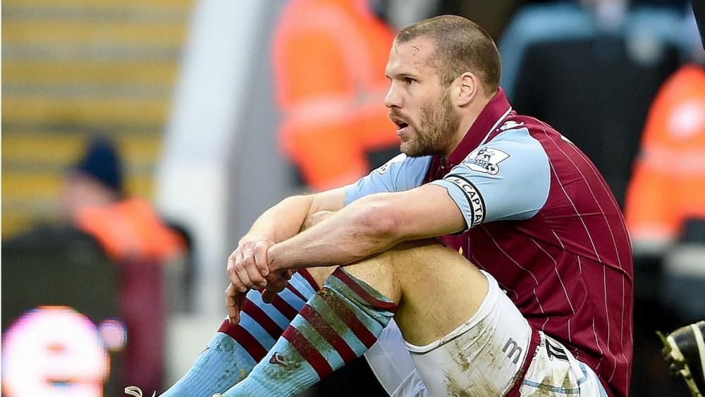 Vlaar set to miss four months | FourFourTwo