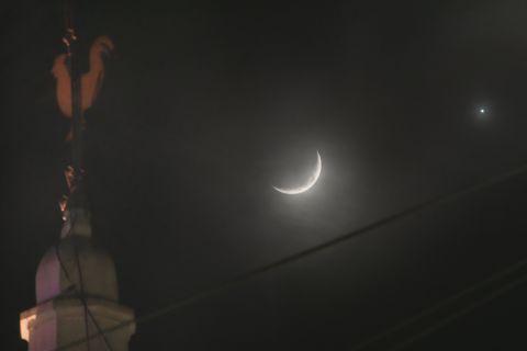 Venus and the moon light up the night sky in gorgeous photos from ...
