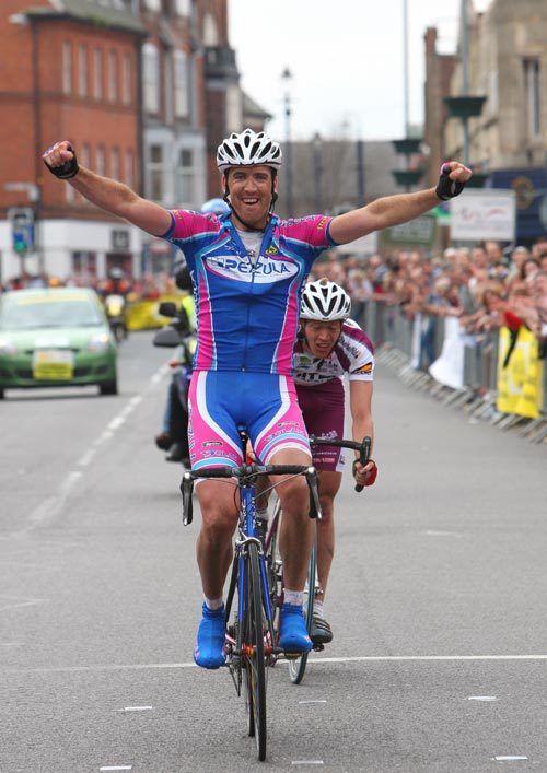 CIARAN POWERS TO EAST MIDLANDS WIN | Cycling Weekly