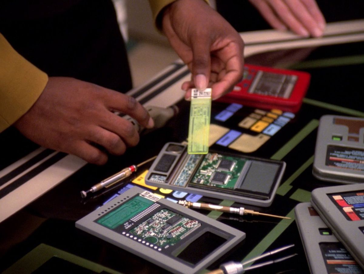 Sci-fi suggests a one-device future — and Microsoft (and Apple) should ...