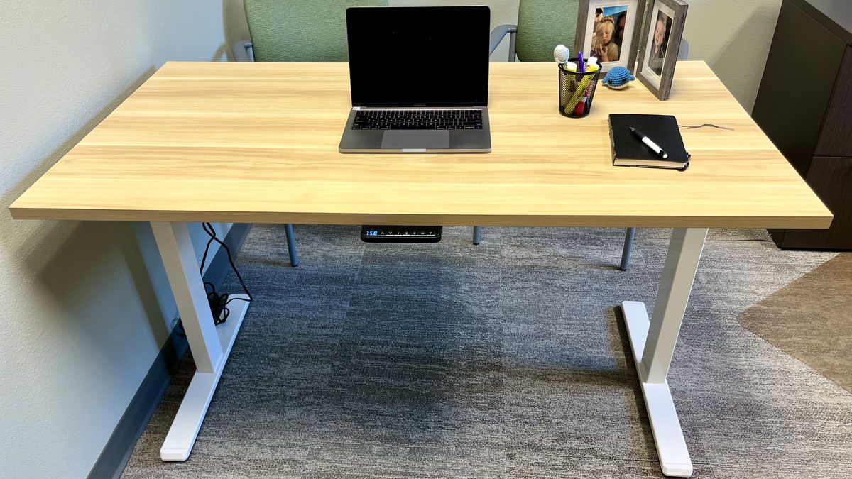 Mount-It Ultimate Dual Motor Electric Standing Desk review | TechRadar