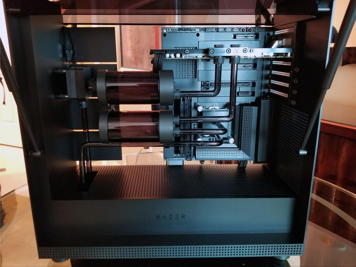 Razer's Tomahawk Elite Is a Slick PC Case With Side Panels Like a ...