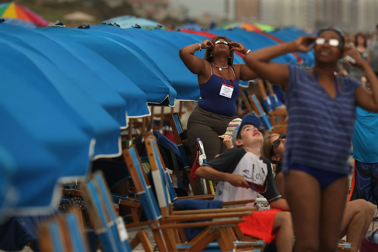 13 photos of Americans awed and overwhelmed by the total eclipse | The Week