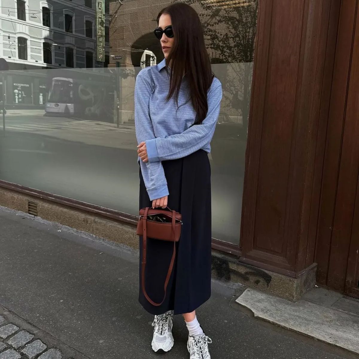 These Are the Best Expensive-Looking Shoe Colours To Wear With Navy ...