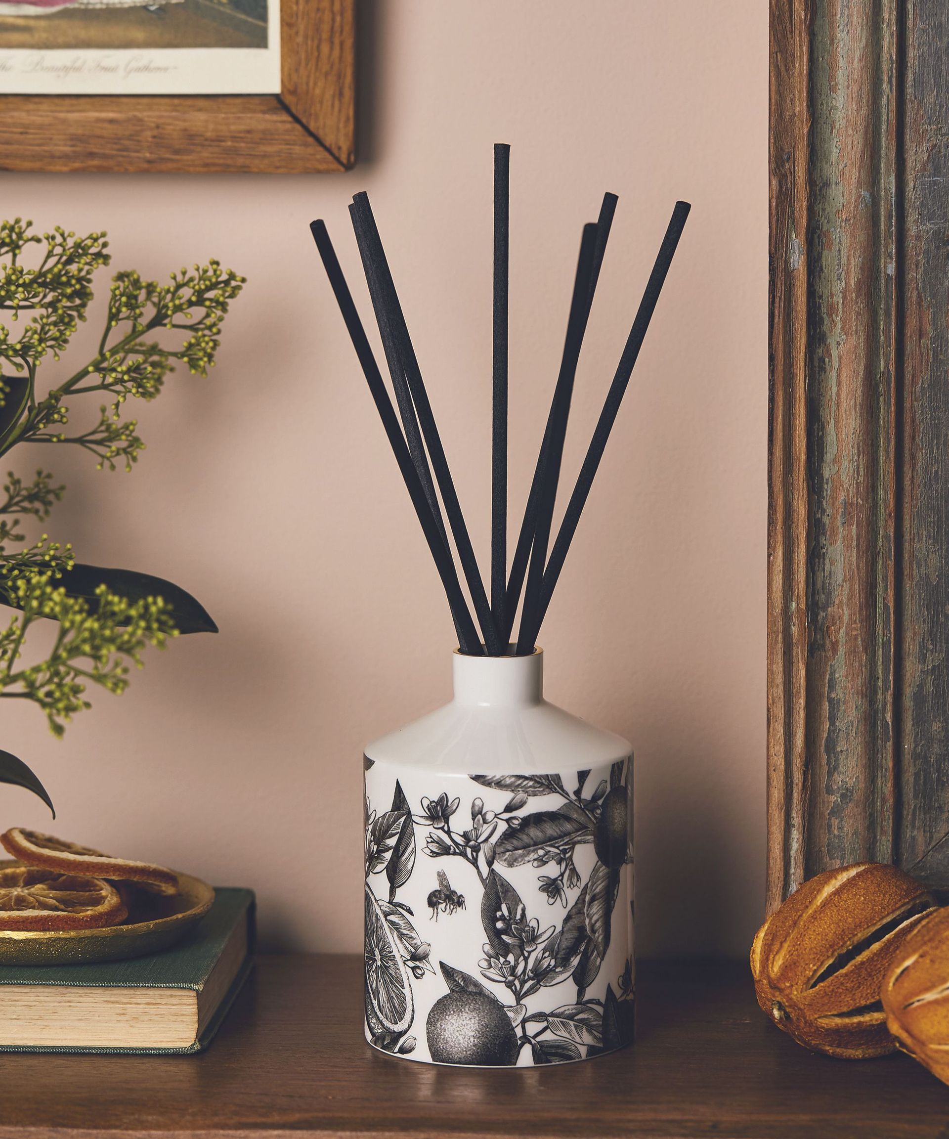 9 clever things people with nice-smelling homes always do | Real Homes