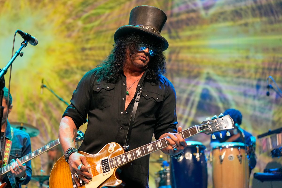 Slash makes surprise appearance at Michael Monroe show | Guitar World