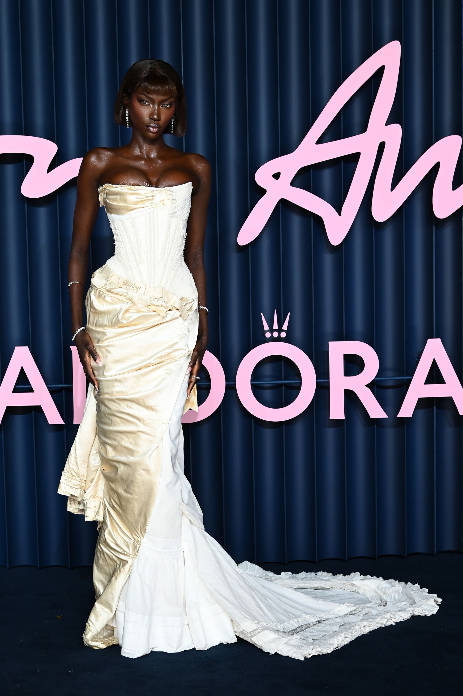 All of the Best Dressed Celebrities From the Fashion Awards Red Carpet ...