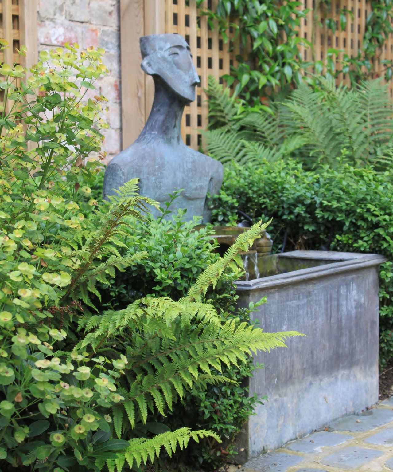 Yard art ideas: 12 ways to enhance your space with artworks | Homes and ...