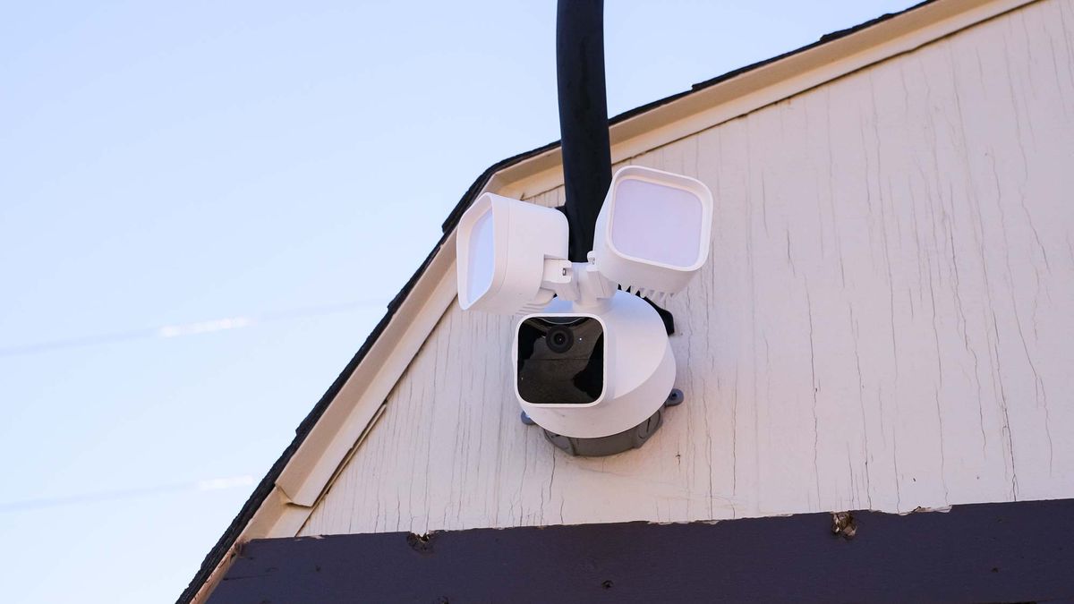 Blink Wired Floodlight Camera review: A low-cost security camera that ...