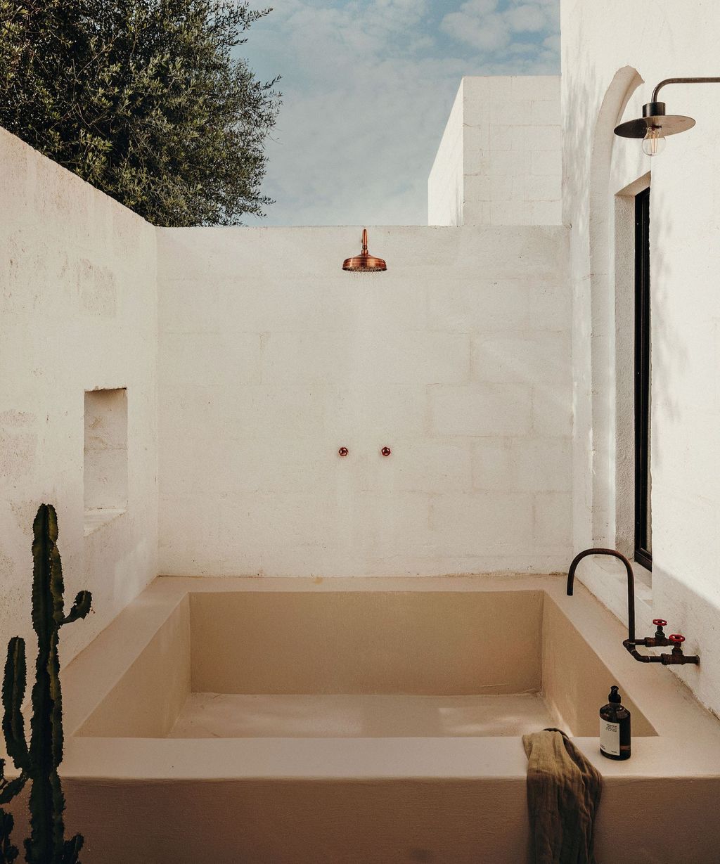 16 outdoor bathroom ideas for a stylish, tranquil space | Homes and Gardens