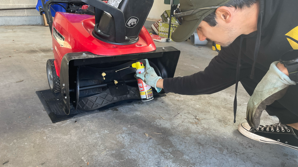 How to clean a snow blower in 6 simple steps | Top Ten Reviews