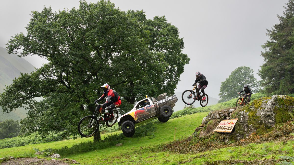 Watch Matt Jones and Mad Mike Whiddett race a 170 kmph truck down Red ...