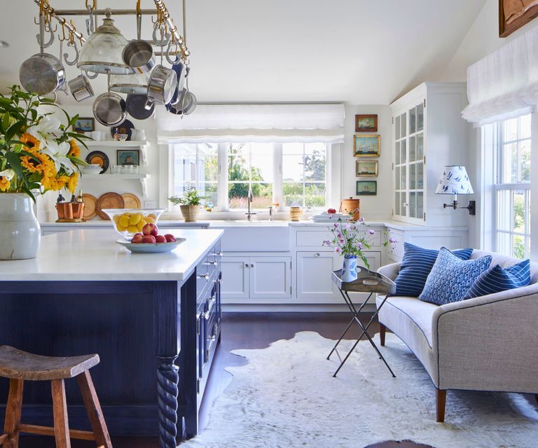 This stylish Nantucket home gives classic coastal themes a refreshing ...