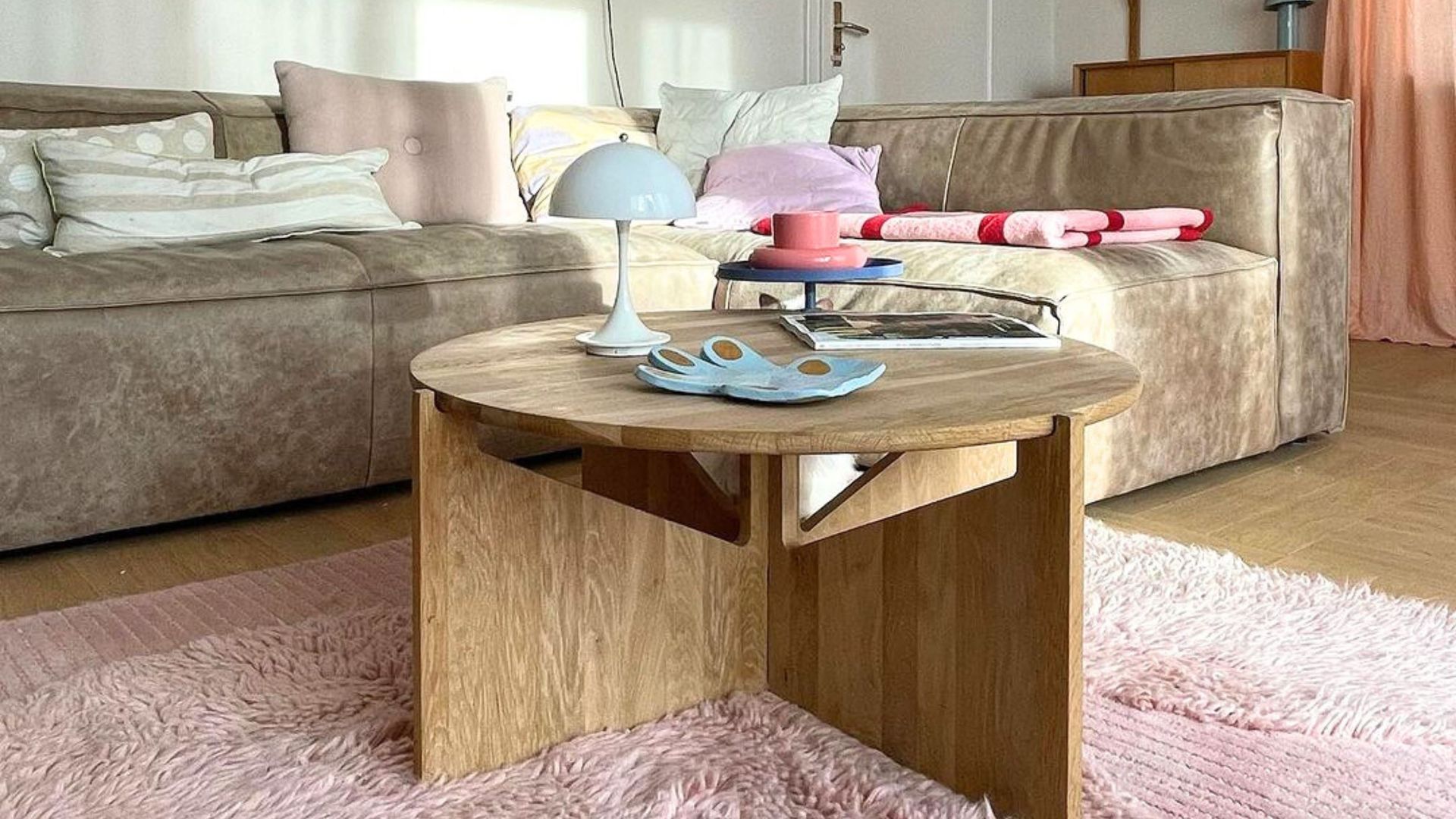 How to fit a table into a small space: 5 expert tips | Real Homes