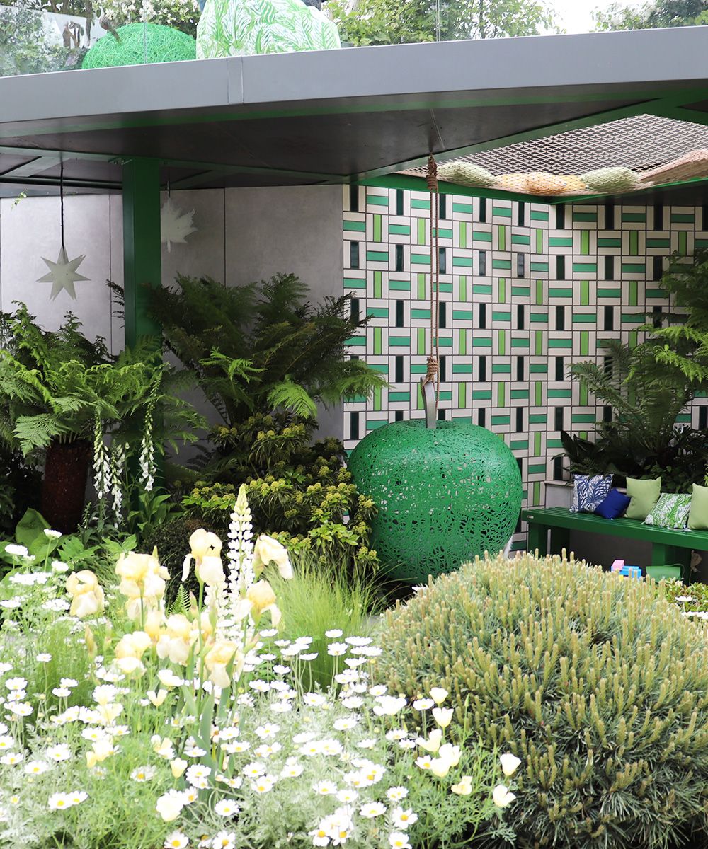 Chelsea Flower Show winners: Gold, Silver Gilt, Silver and Bronze medal ...