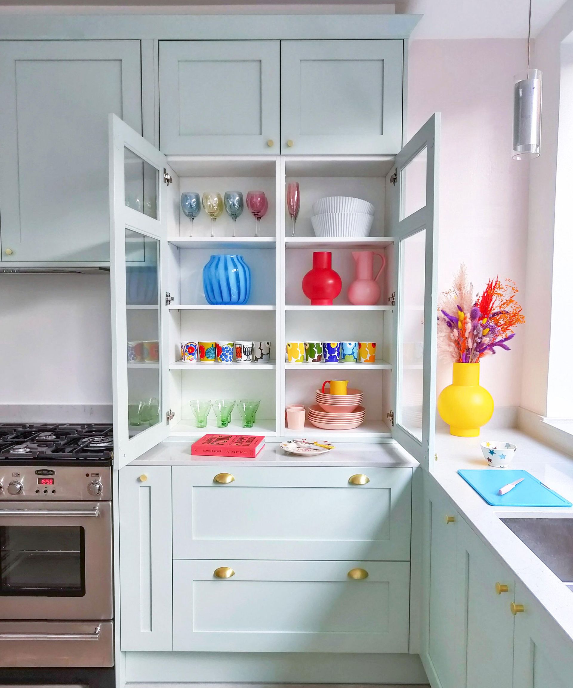 Interiors expert Geraldine Tan's golden rules for pairing colors ...