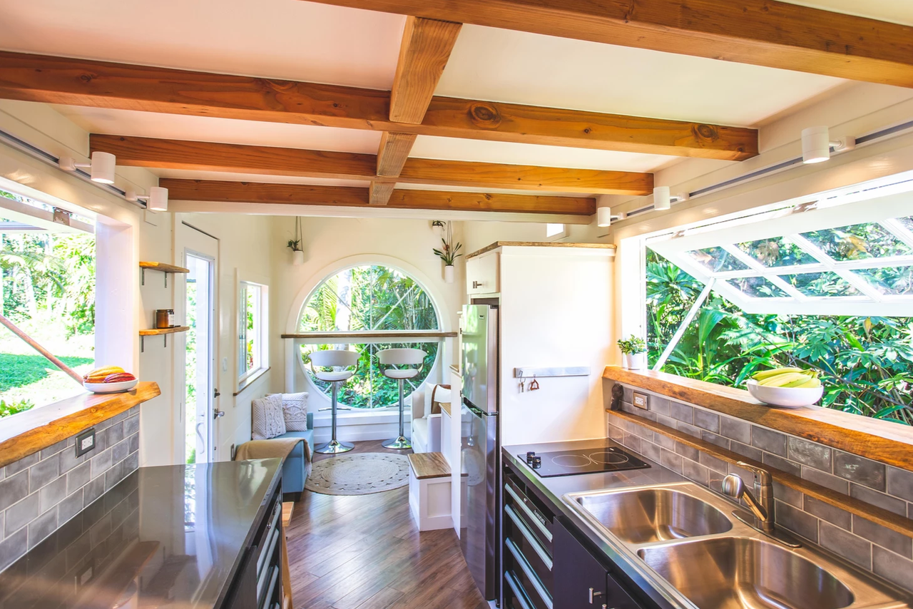 7 Lessons In Space-Saving Design From This Hawaii House On Wheels