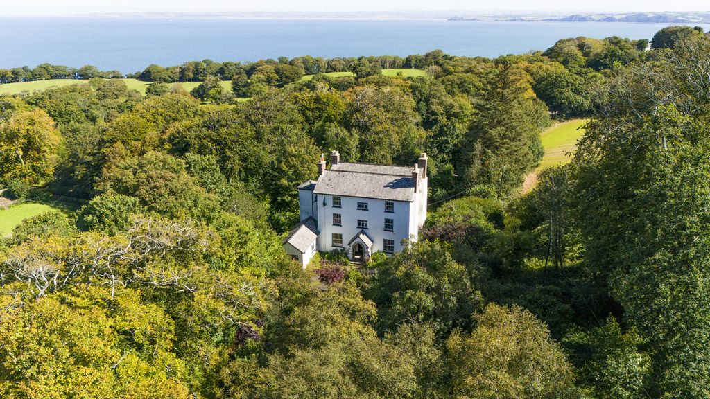 A gorgeous Devon home owned by a great novelist and a Hollywood star ...