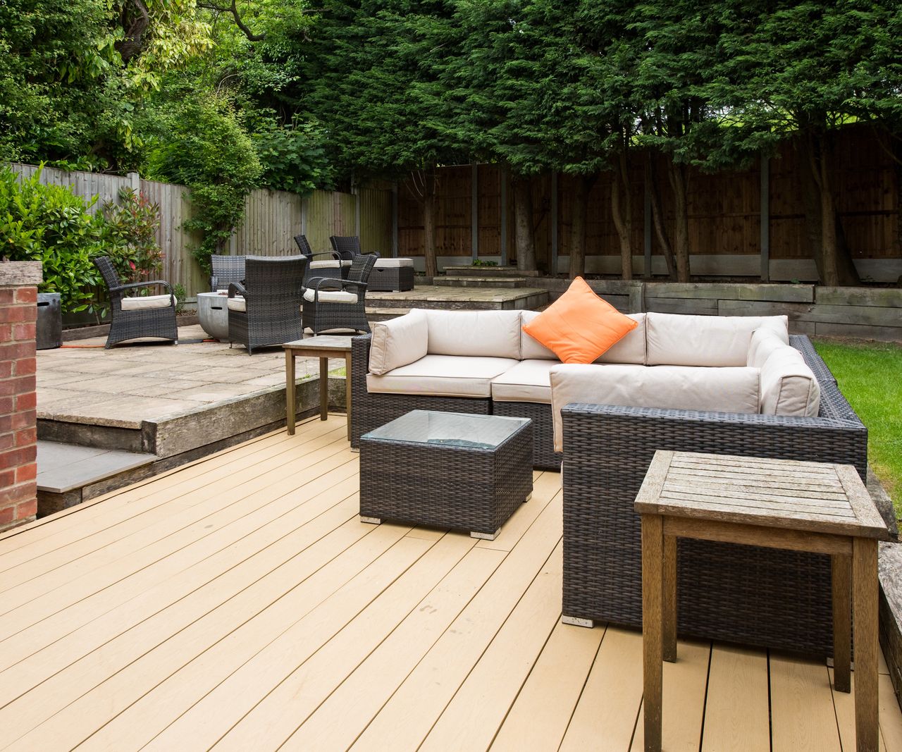 L-shaped patio ideas: 8 ways to transform your paved space | Homes and ...