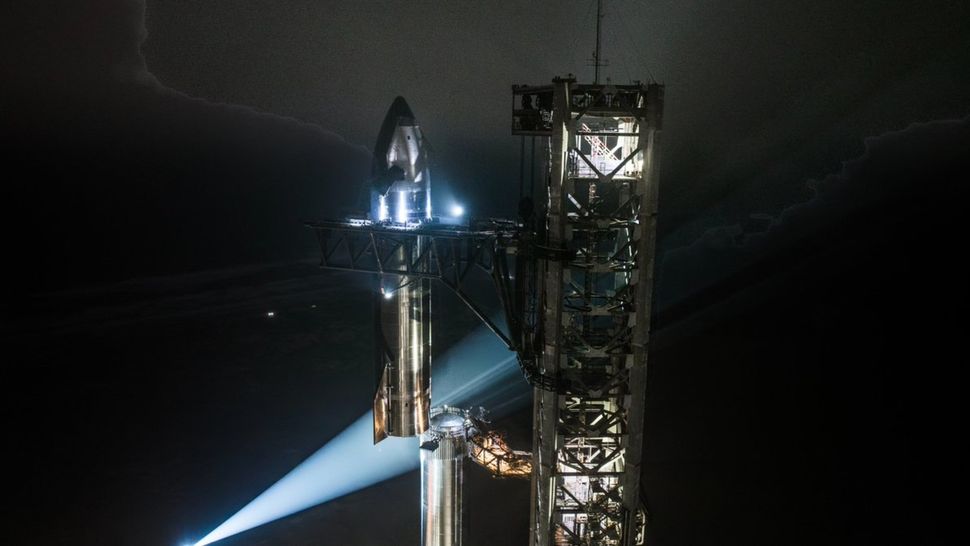 SpaceX assembles the world's largest rocket for Starship Flight 7 test ...