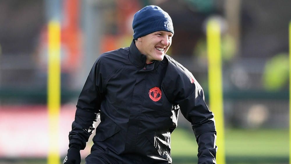 Schweinsteiger makes Man Utd bench for first time under Mourinho ...