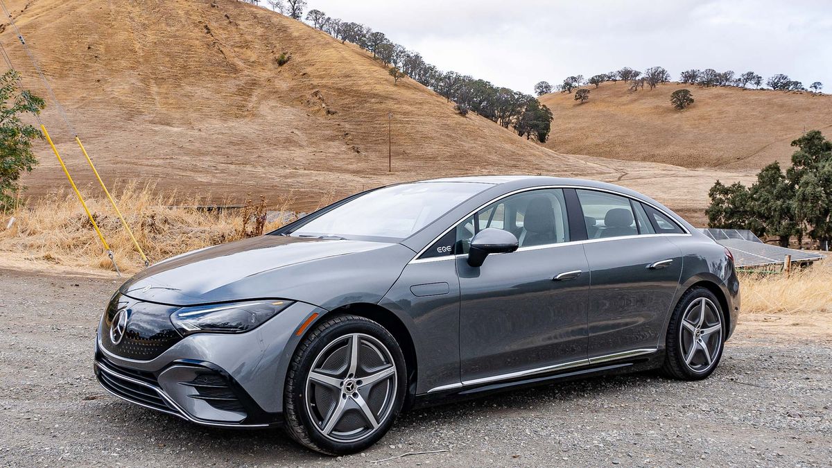2023 Mercedes EQE review: The smaller, smarter luxury Mercedes | Tom's ...
