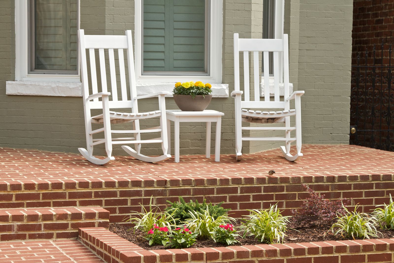Best outdoor chairs: patio seating for backyard lounging | Homes and ...