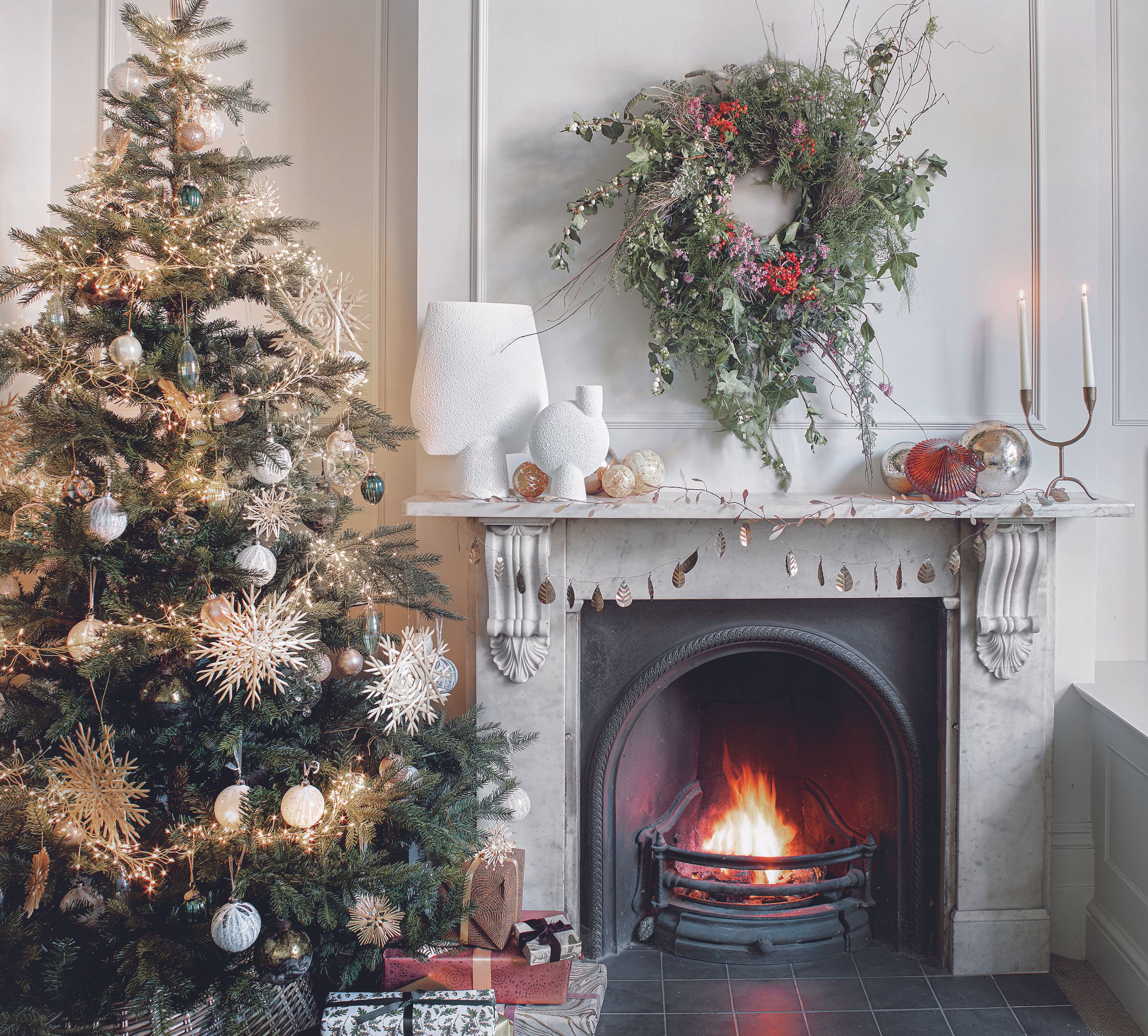 When should I start decorating for Christmas? Experts explain | Livingetc