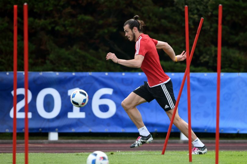 Improve your dribbling with Gareth Bale: Part One | FourFourTwo
