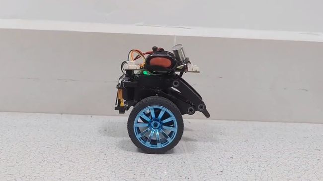 Raspberry Pi Two-Wheeled Bot Self-Balances Using AI | Tom's Hardware