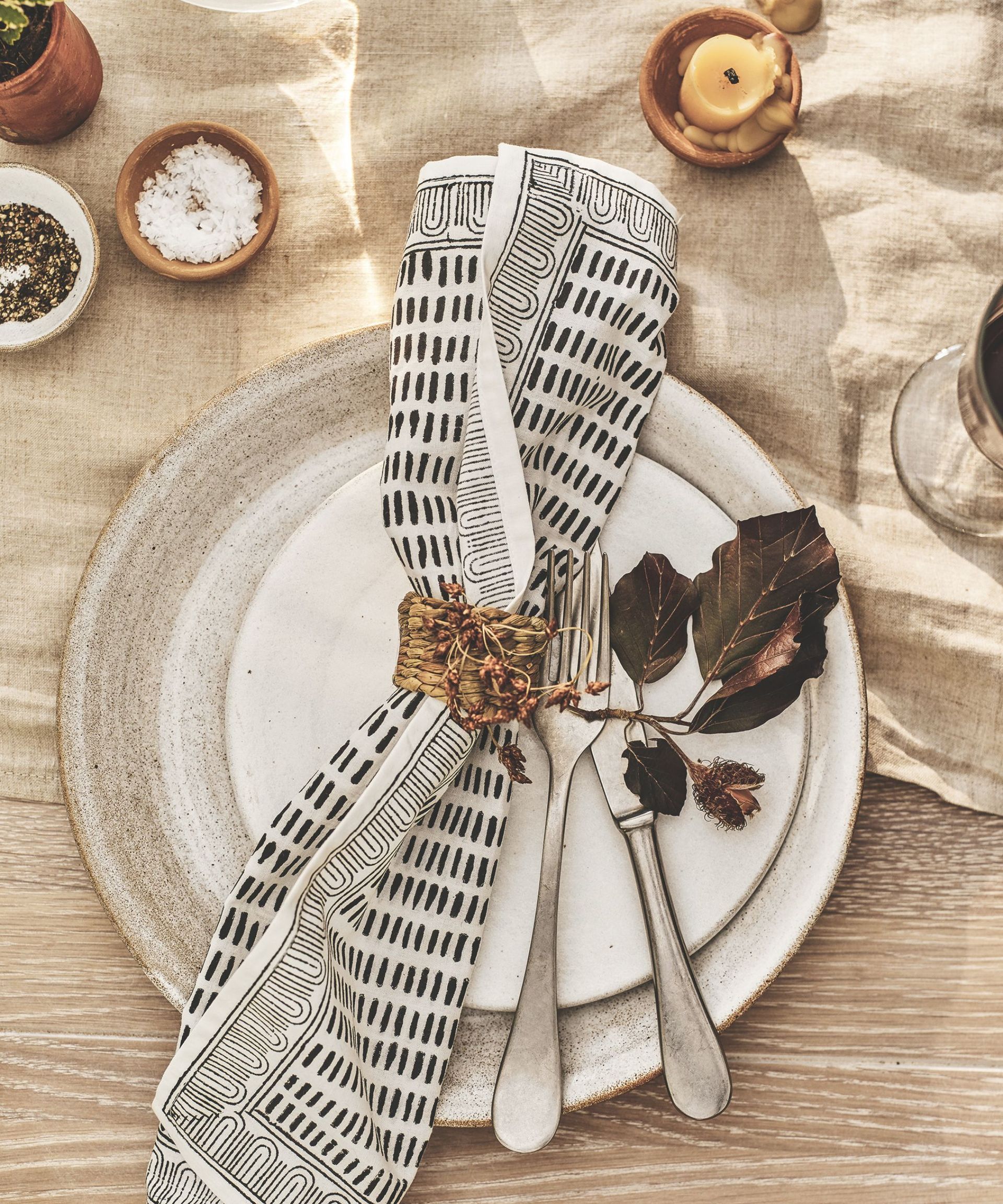 How to host a potluck dinner, according to experts | Homes and Gardens