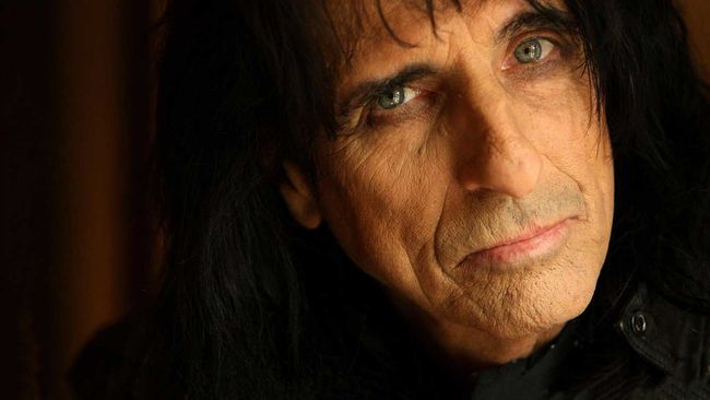 Alice Cooper on snakes, guns, alcohol and Bible study | Louder