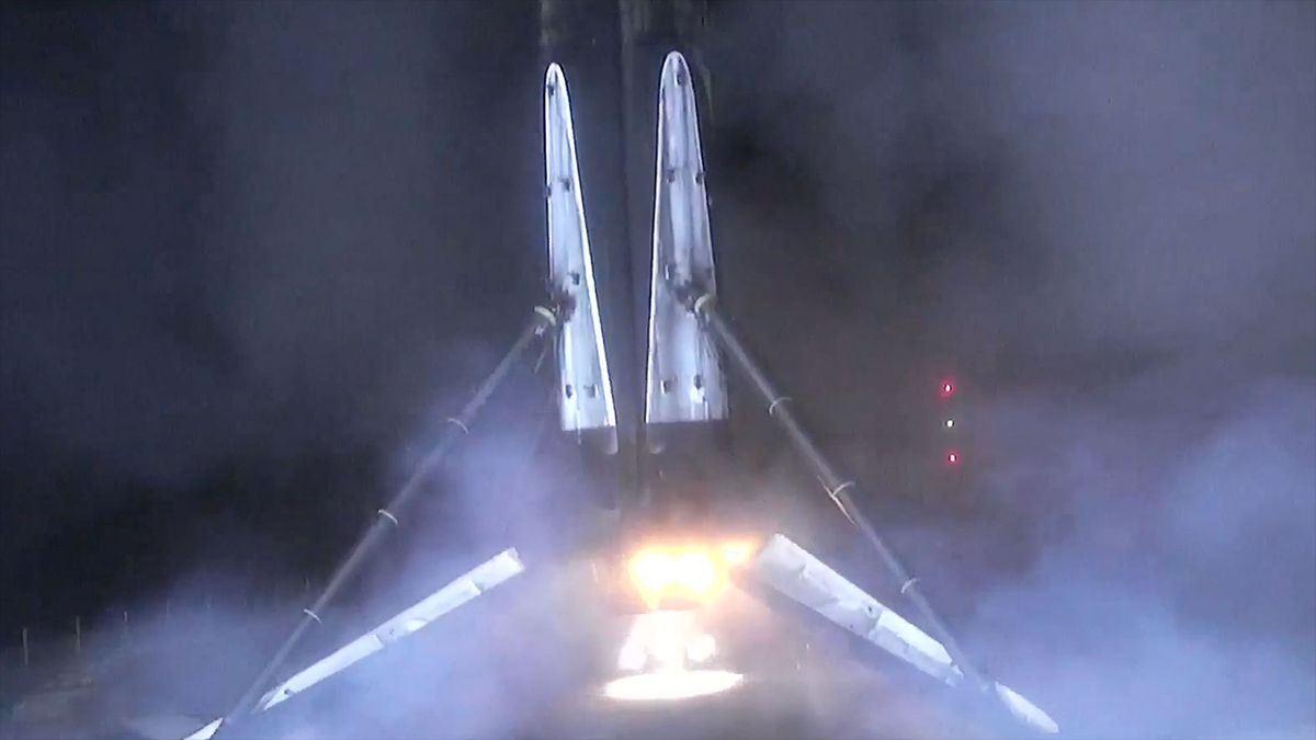 Friday night light: SpaceX launch from California sends two dozen new ...