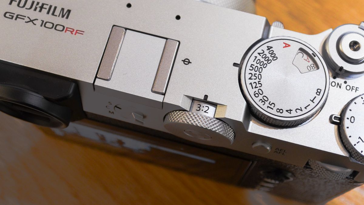 Fujifilm GFX100RF announced: a compact 102MP powerhouse with rapid autofocus, an aspect ratio ...