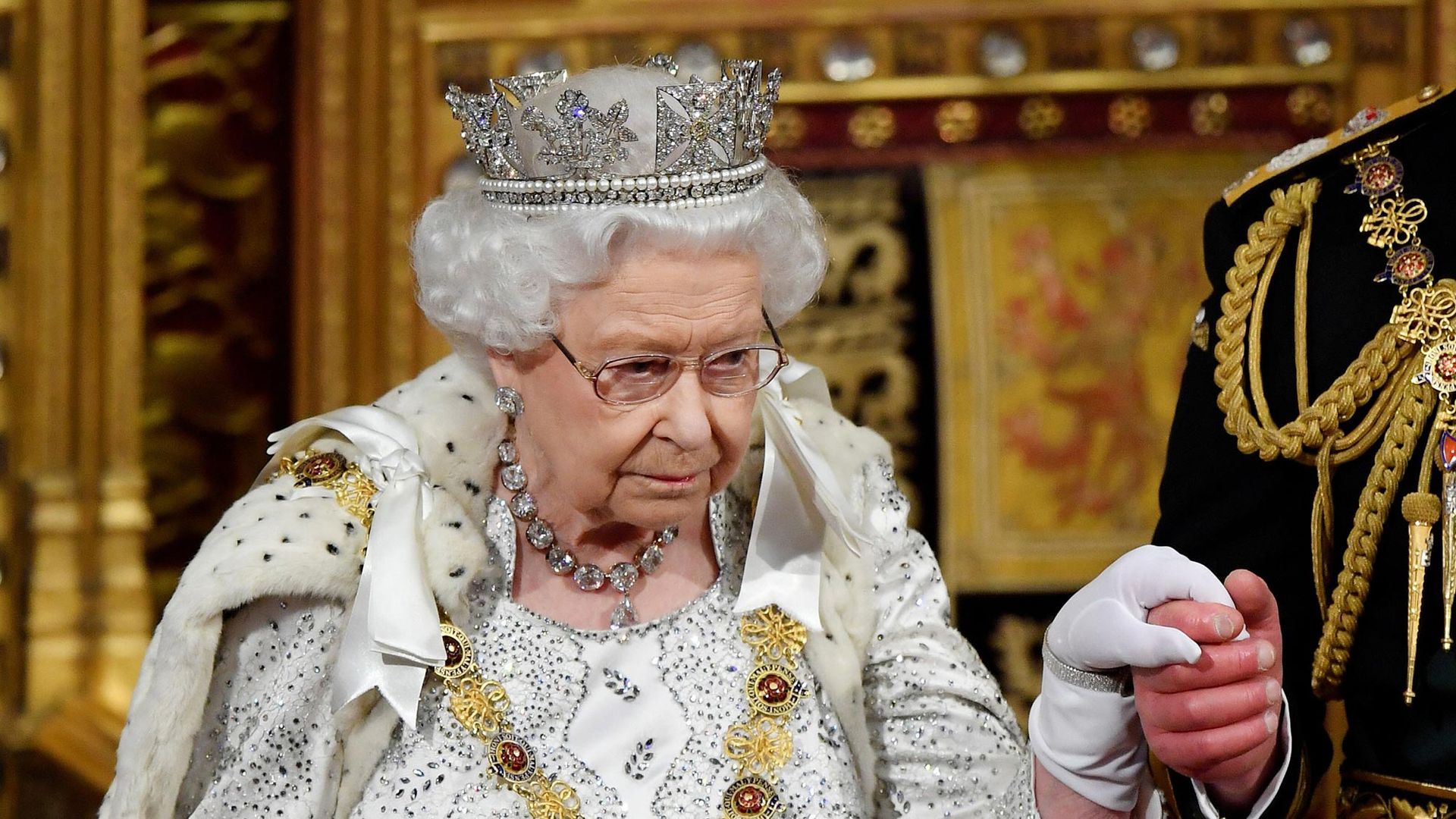 Why the Queen no longer wears the Imperial State Crown for her speech ...