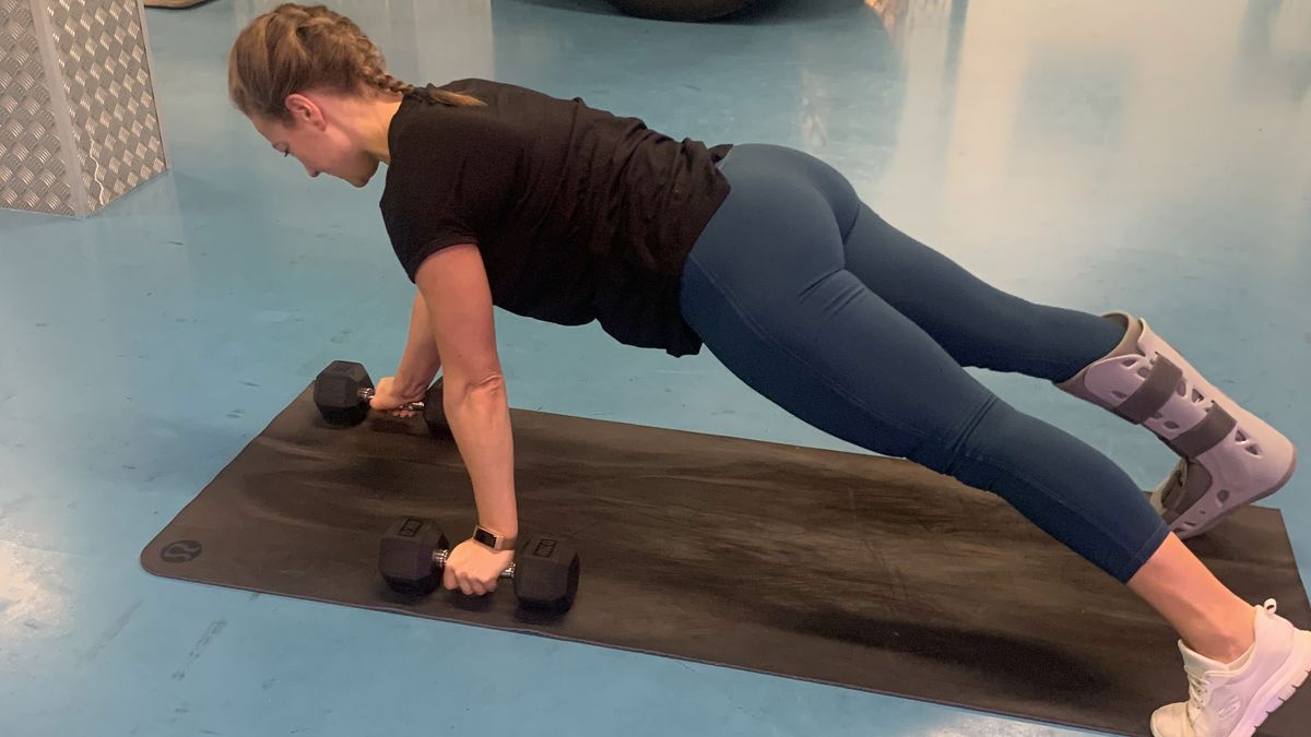 Use This 20-Minute Chest Workout With Dumbbells To Build Muscle And ...