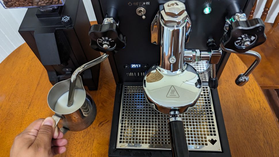 How to froth milk with an espresso machine | Top Ten Reviews