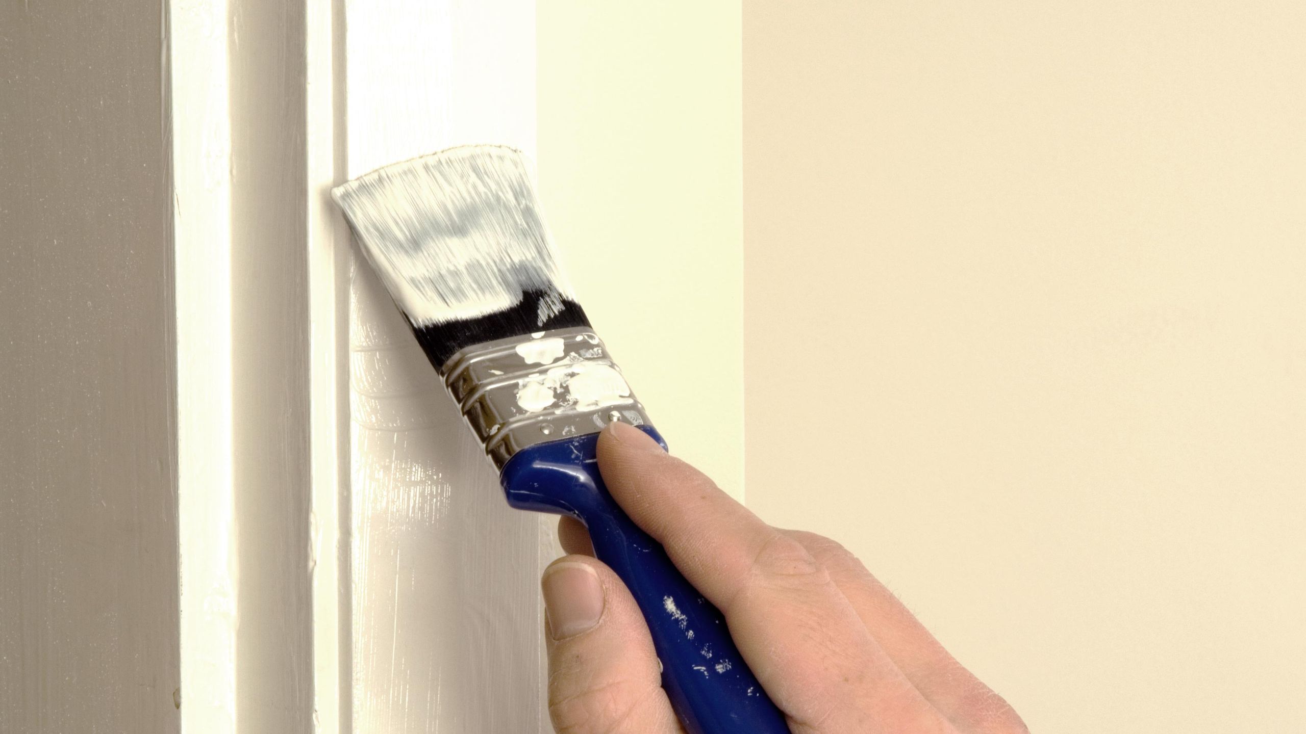 Painting a door frame: 4 steps for a fine, durable finish | Homebuilding