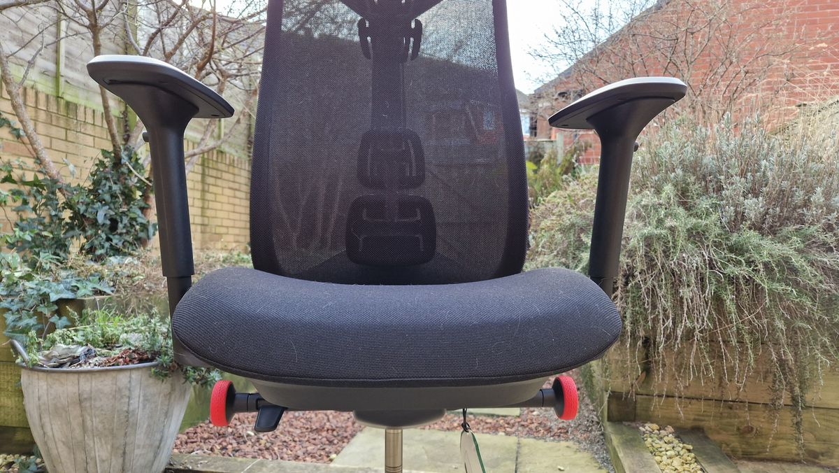 Herman Miller X Logitech Vantum review: "A well-designed and comfy ...