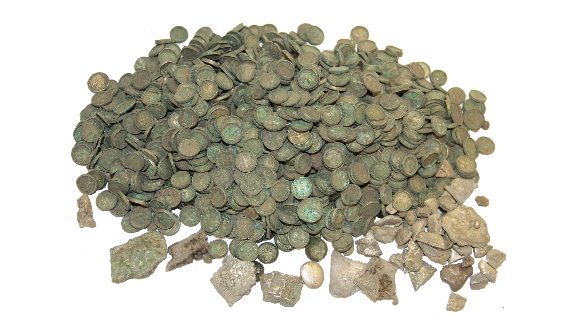 6,500 medieval coins and rare gold rings unearthed in Polish cornfield ...