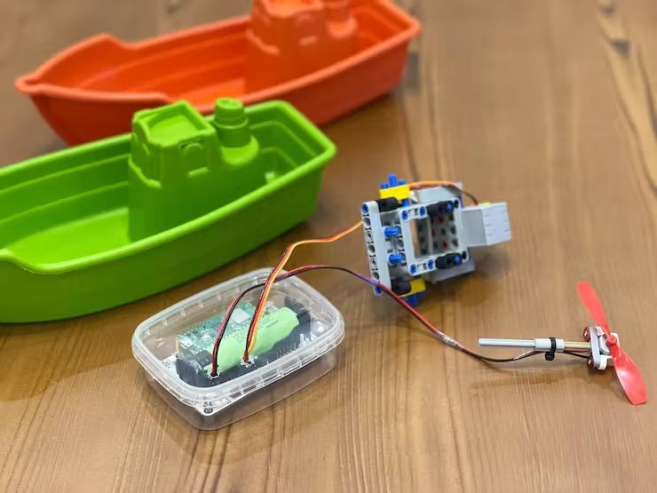 Raspberry Pi Pico W captains toy boat via Wi-Fi, with Wukong2040 | Tom ...