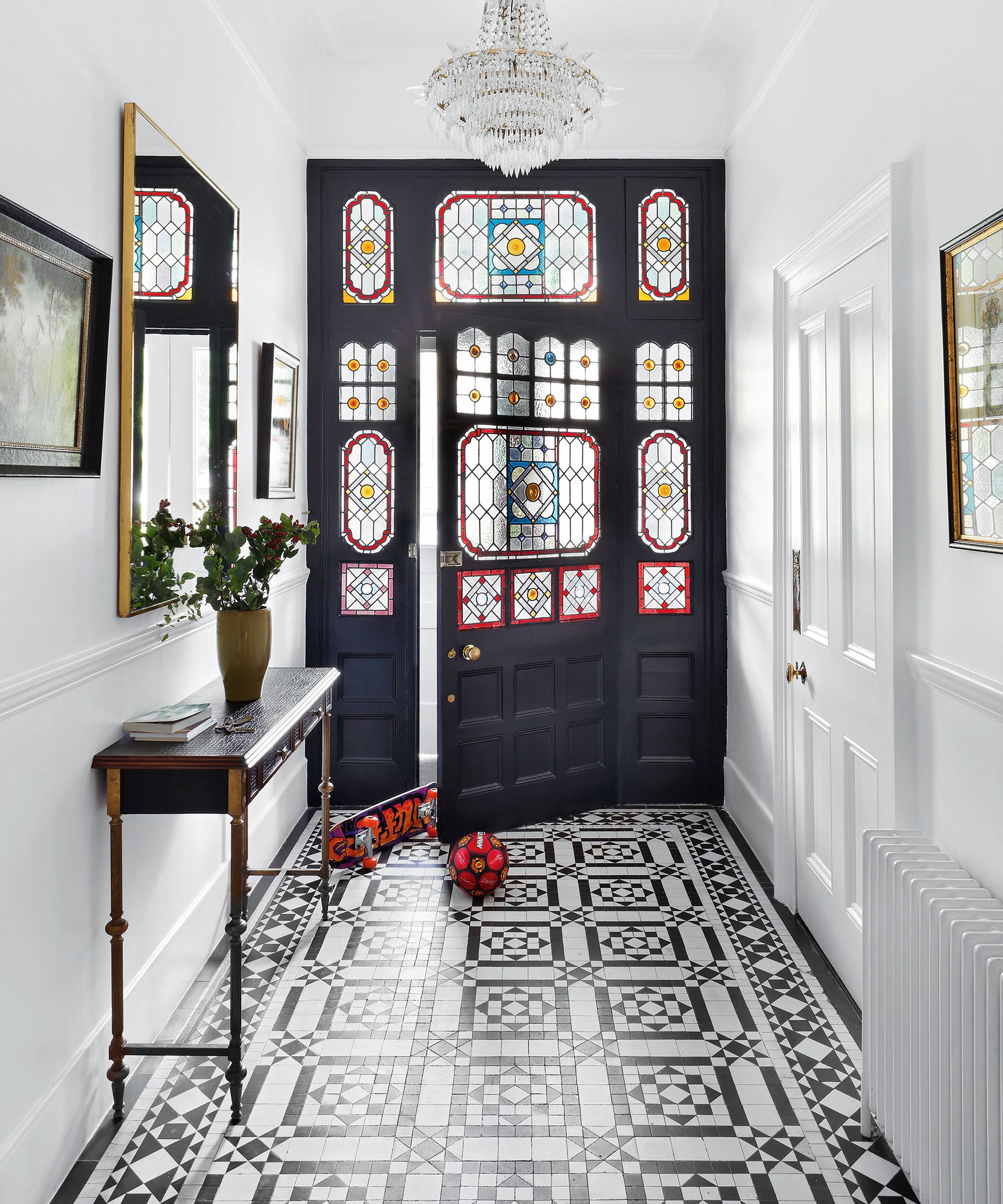 Modern hallway flooring ideas: 10 expert tips for entryways | Homes and ...