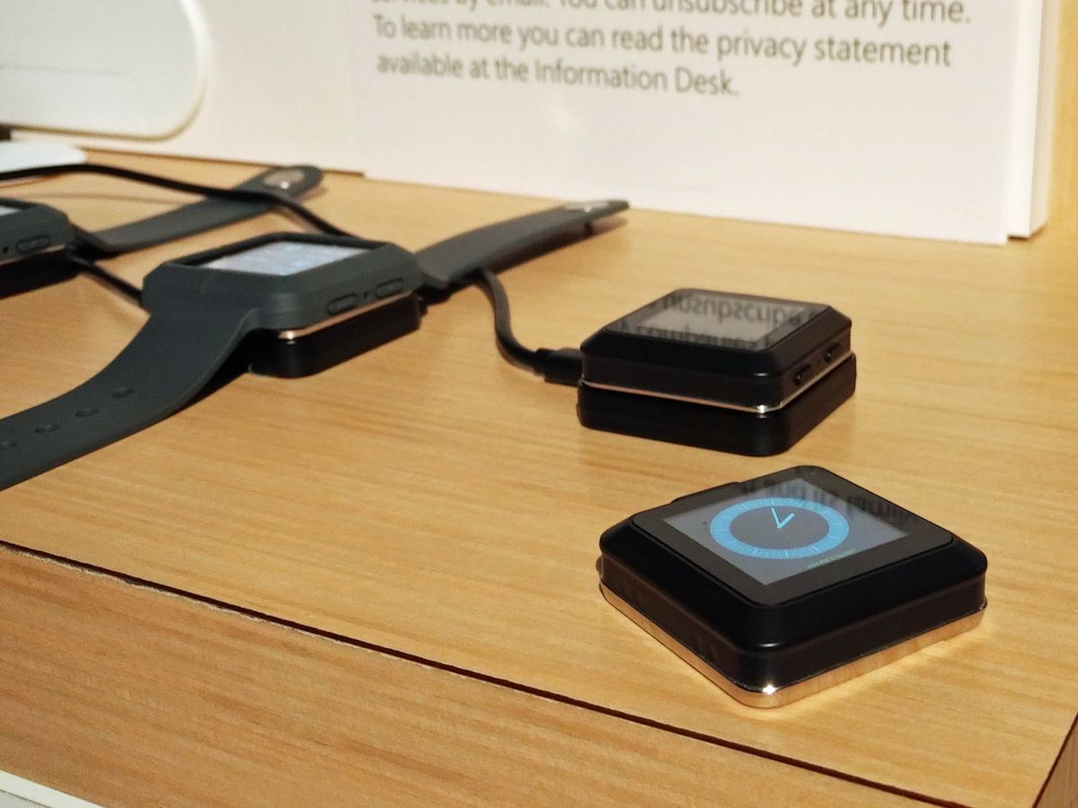 TrekStor wearable running Windows 10 IoT Core gets a reveal at Build ...