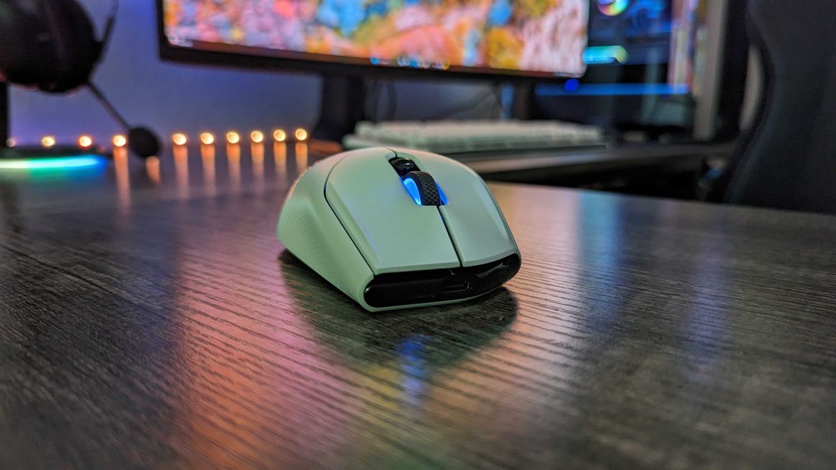 Alienware Wireless Gaming Mouse (AW620M) review: A comfortable ...