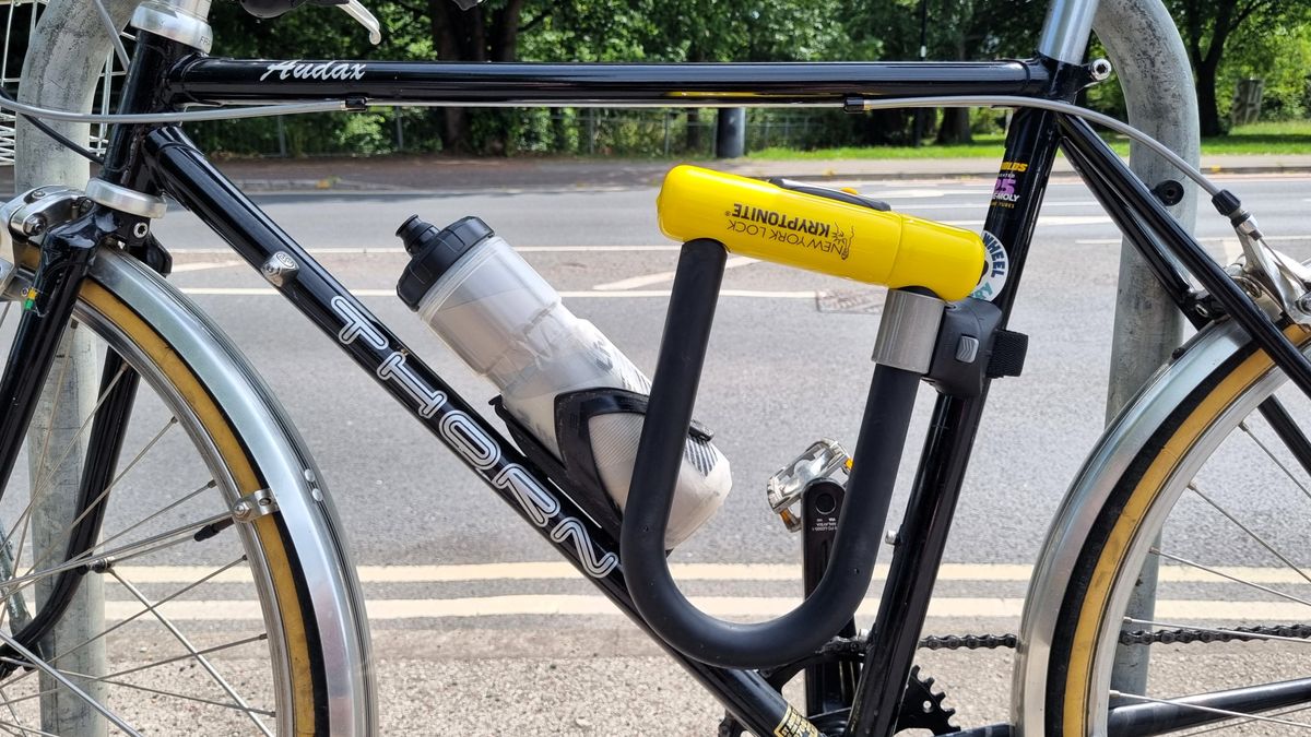 Kryptonite New York Lock Diamond D-lock review: Hefty, and claimed to ...