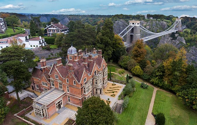 Gorgeous waterside lodge in one of Devon's most delightful villages ...